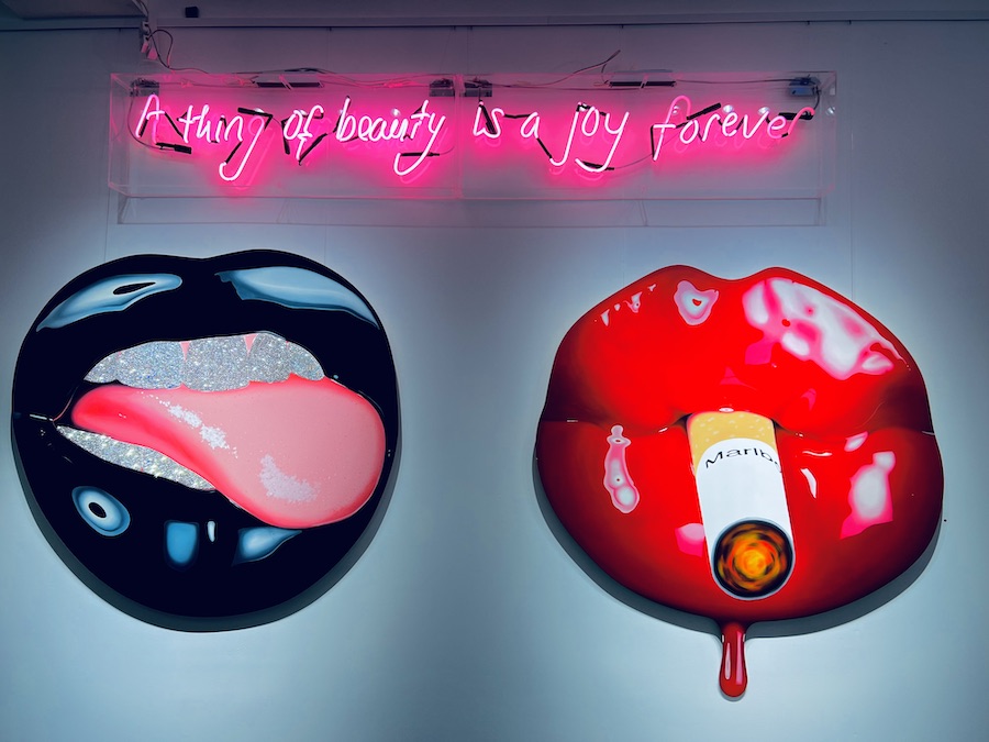 Voluptuous Lips and Provoking Neon Installations - ‘Addicted to Love ...