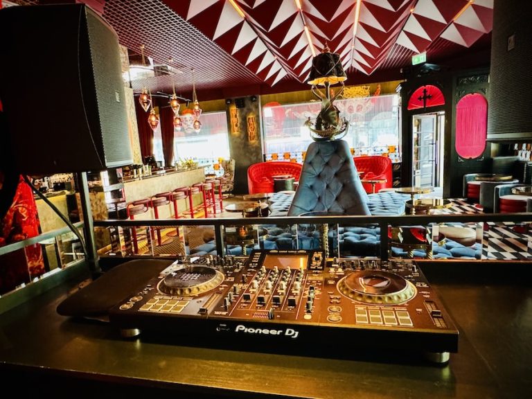 Goth-Inspired Bar in Soho – Thirteen LDN – URBAN-ADVENTURER