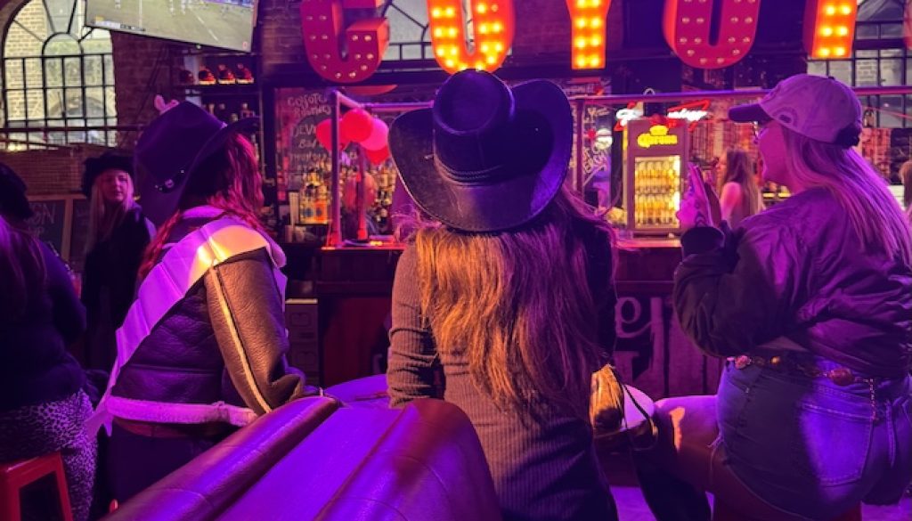 The Bar that Inspired a Hollywood Blockbuster – Coyote Ugly Saloon ...