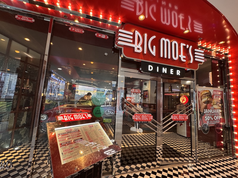 A Time Travel to the 1950s America - Big Mo’s Diner Wembley – URBAN ...