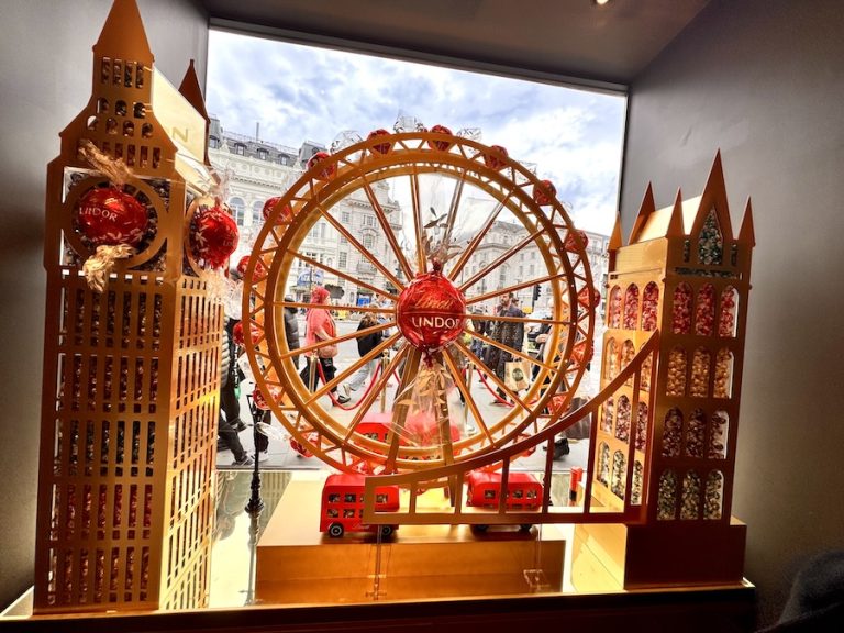 The UK's Biggest Lindt Store Opened at Piccadilly Circus – URBAN-ADVENTURER