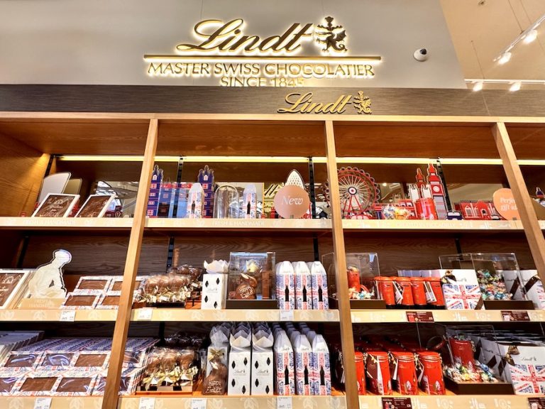 The UK's Biggest Lindt Store Opened at Piccadilly Circus – URBAN-ADVENTURER
