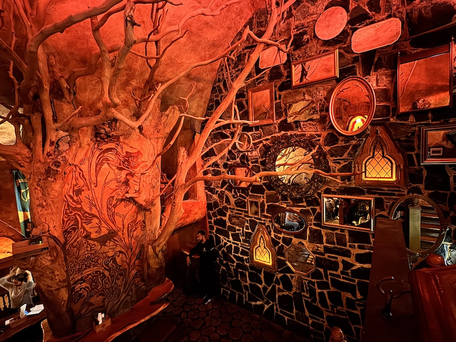 This London Pub Looks Straight Out of The Lord of the Rings – Waxy O ...